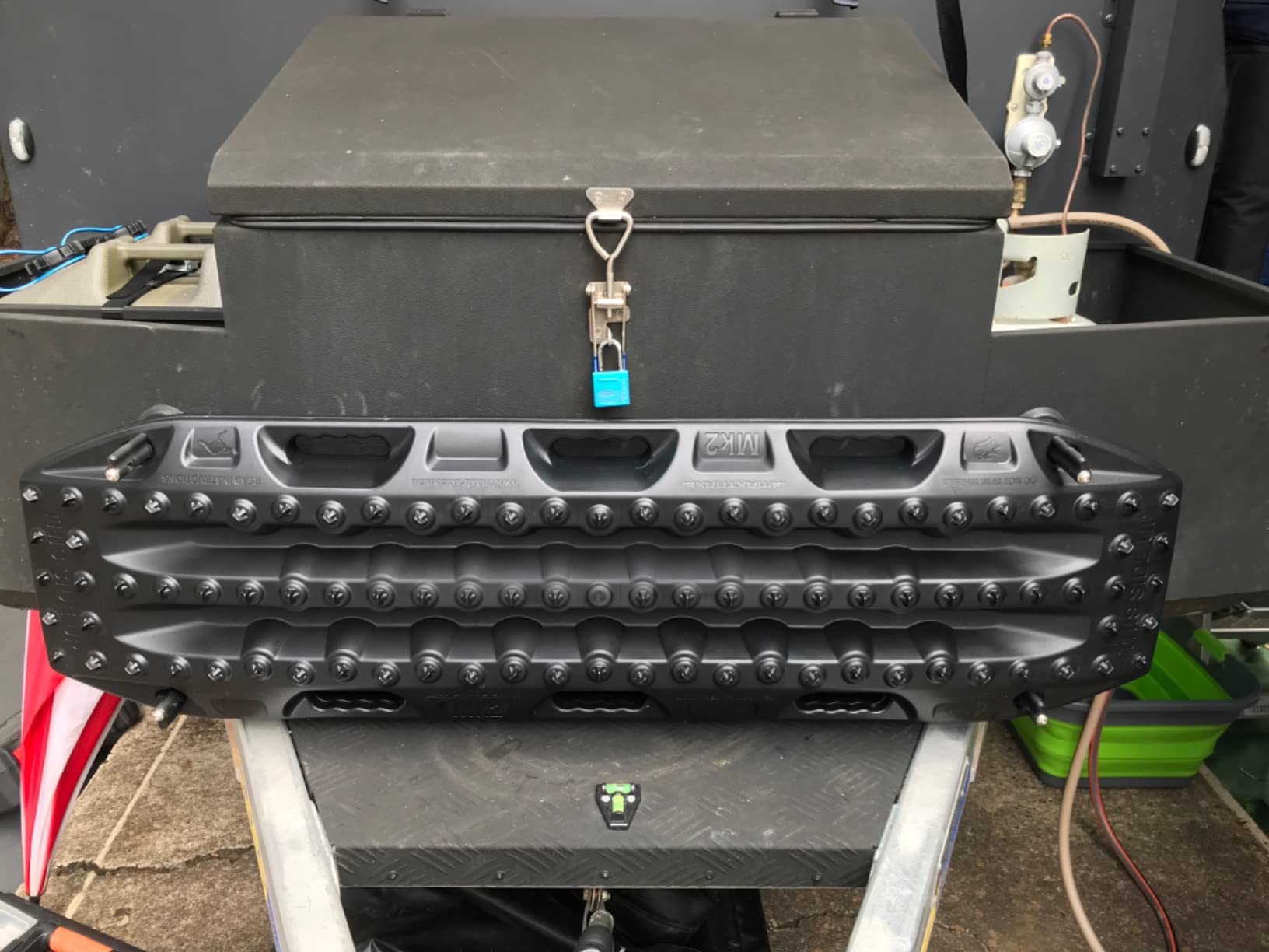 MaxTrax MKII Vehicle Recovery Board (Gunmetal Grey) : Amazon.com.au ...