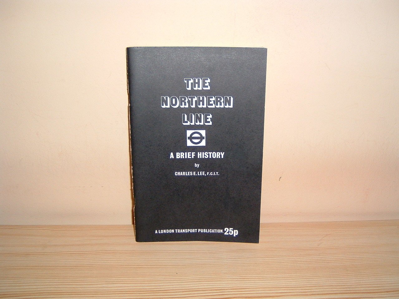 The Northern Line [a brief history]: Lee, Charles Edward: 9780853290445 ...