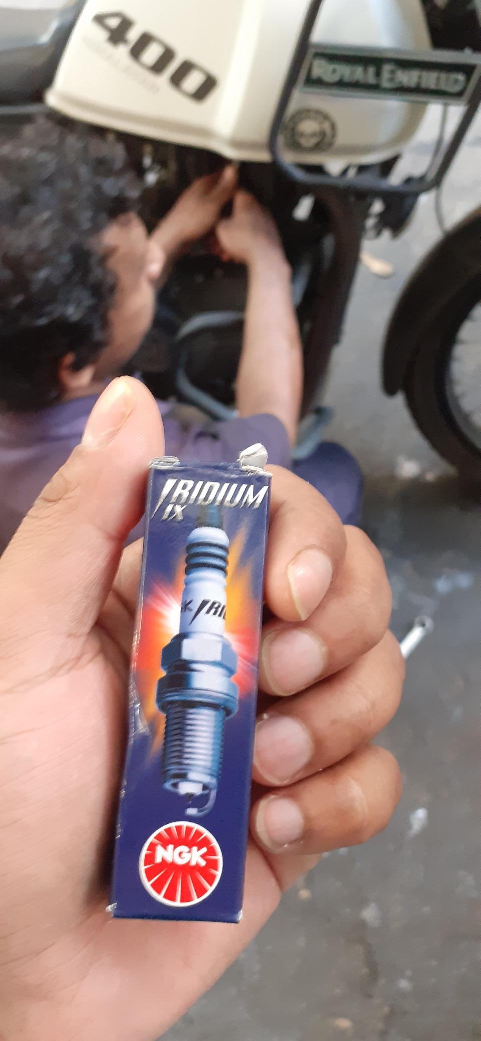 NGK (3521) CR9EIX Iridium IX Spark Plug, Pack of 1 : Amazon.in: Car ...