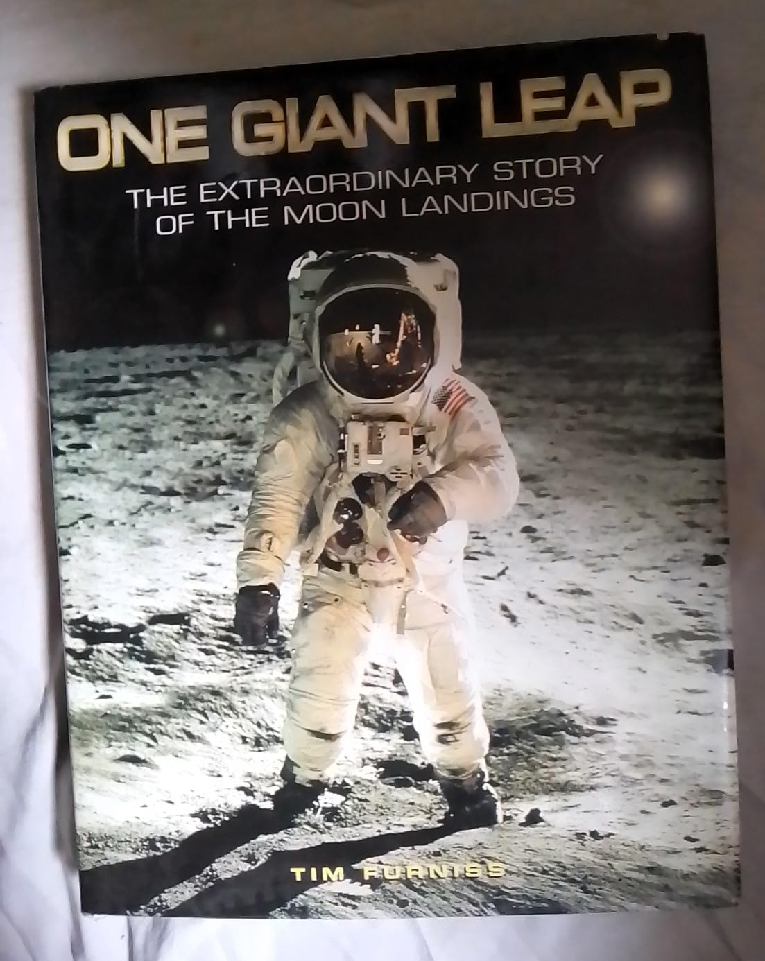 One Giant Leap: The Extraordinary Story of the Moon Landings : Furniss ...