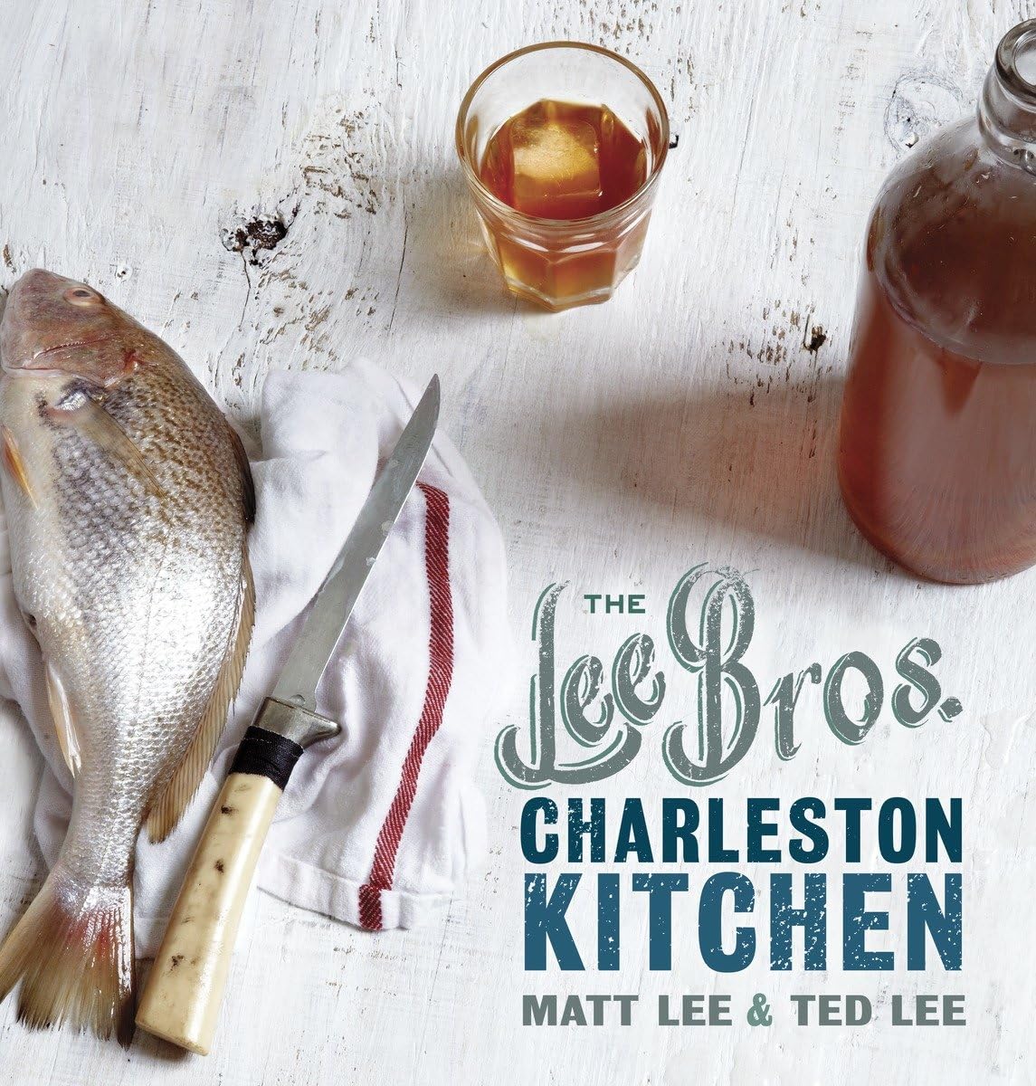 The Lee Bros. Charleston Kitchen: A Cookbook: Lee, Matt, Lee, Ted ...