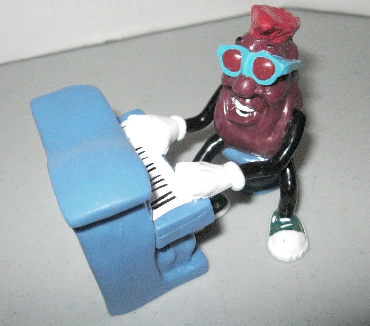 Amazon.com: 1989 California Raisins Red The Piano Player - Calrab ...