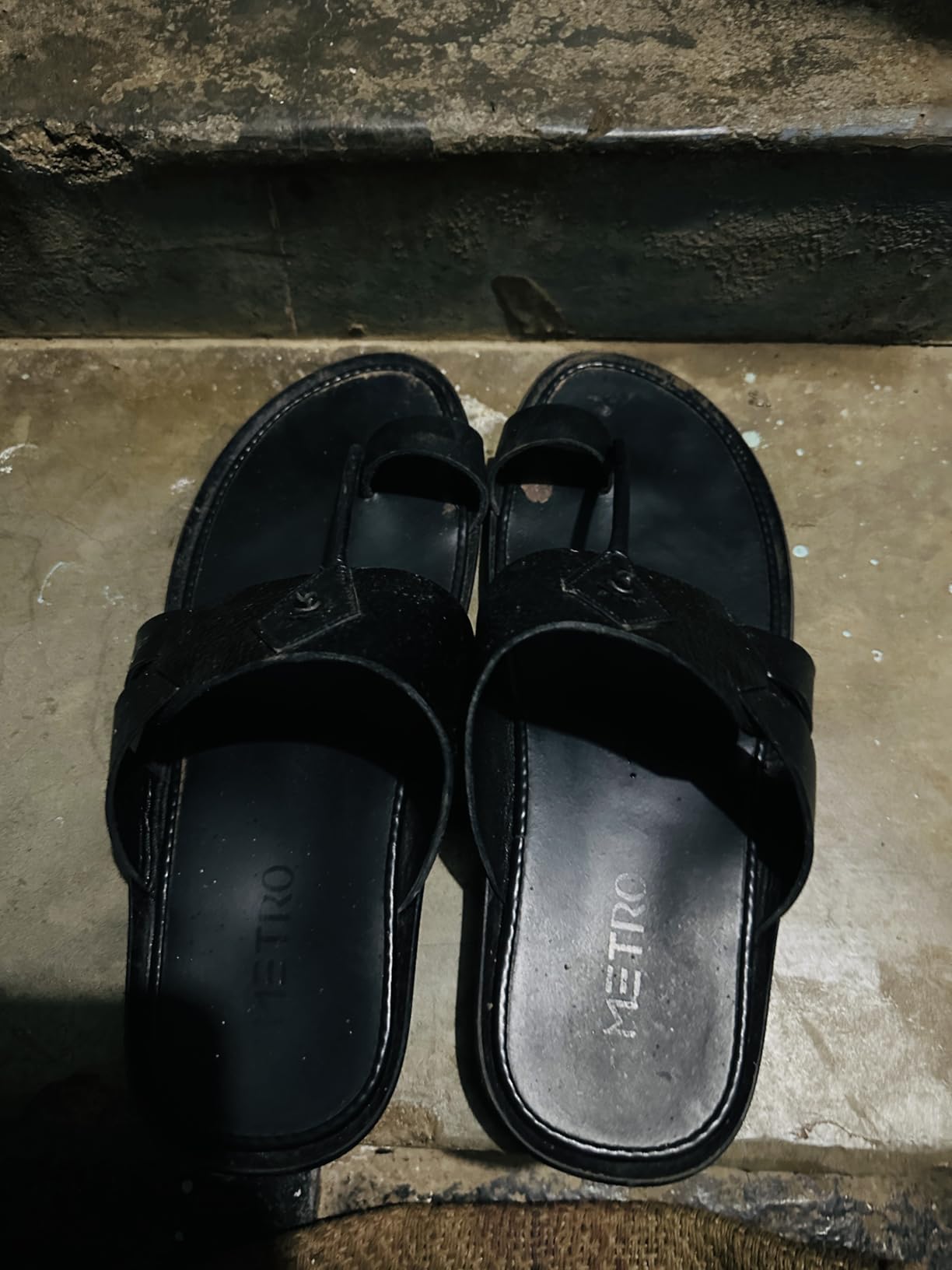 Metro Men Black Synthetic Leather Chappal UK/6 EU/40 (16-810) : Amazon ...