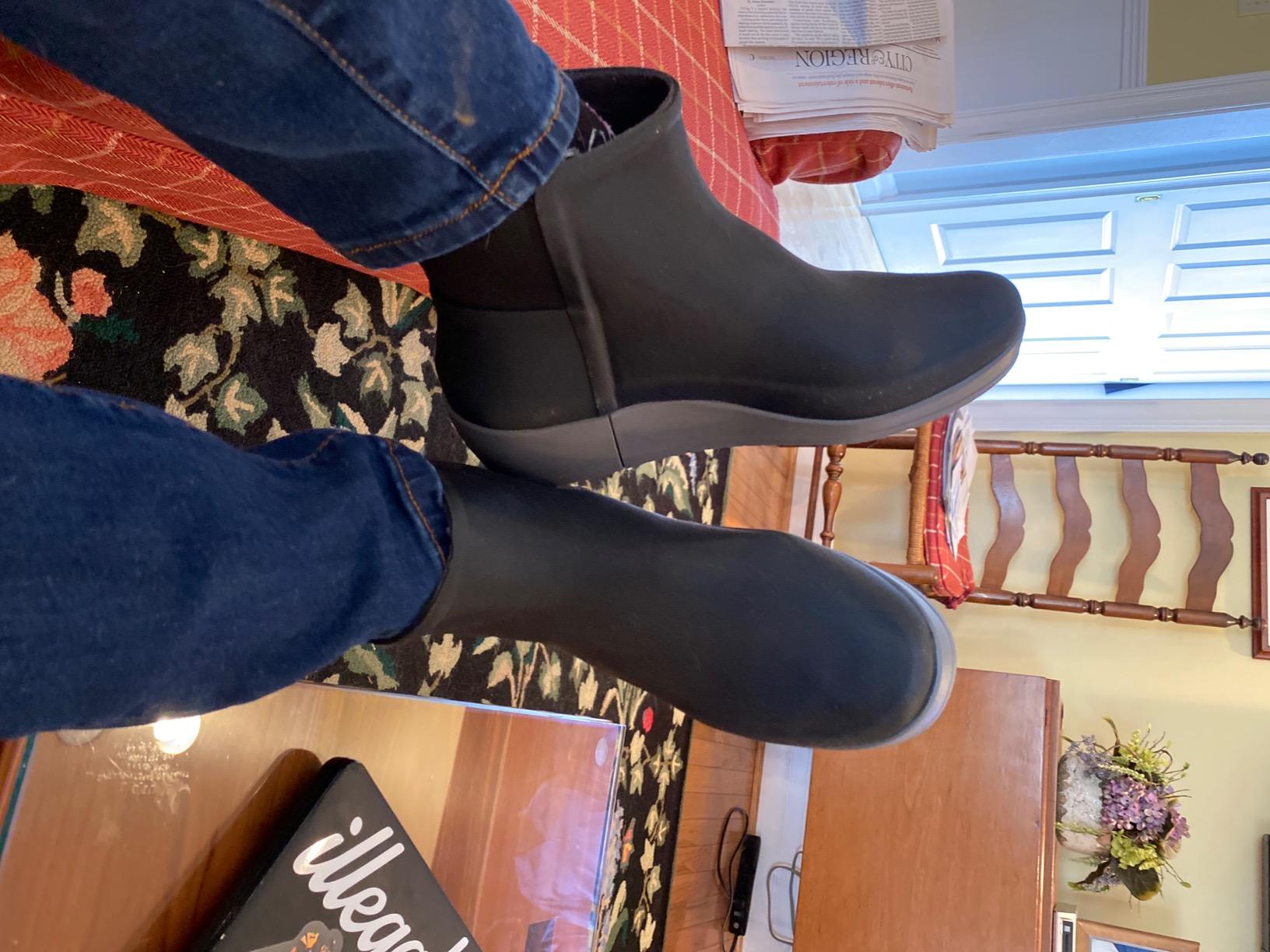 Amazon.com | BOGS Women's Vista Wedge Waterproof Ankle Height Rain Boot ...