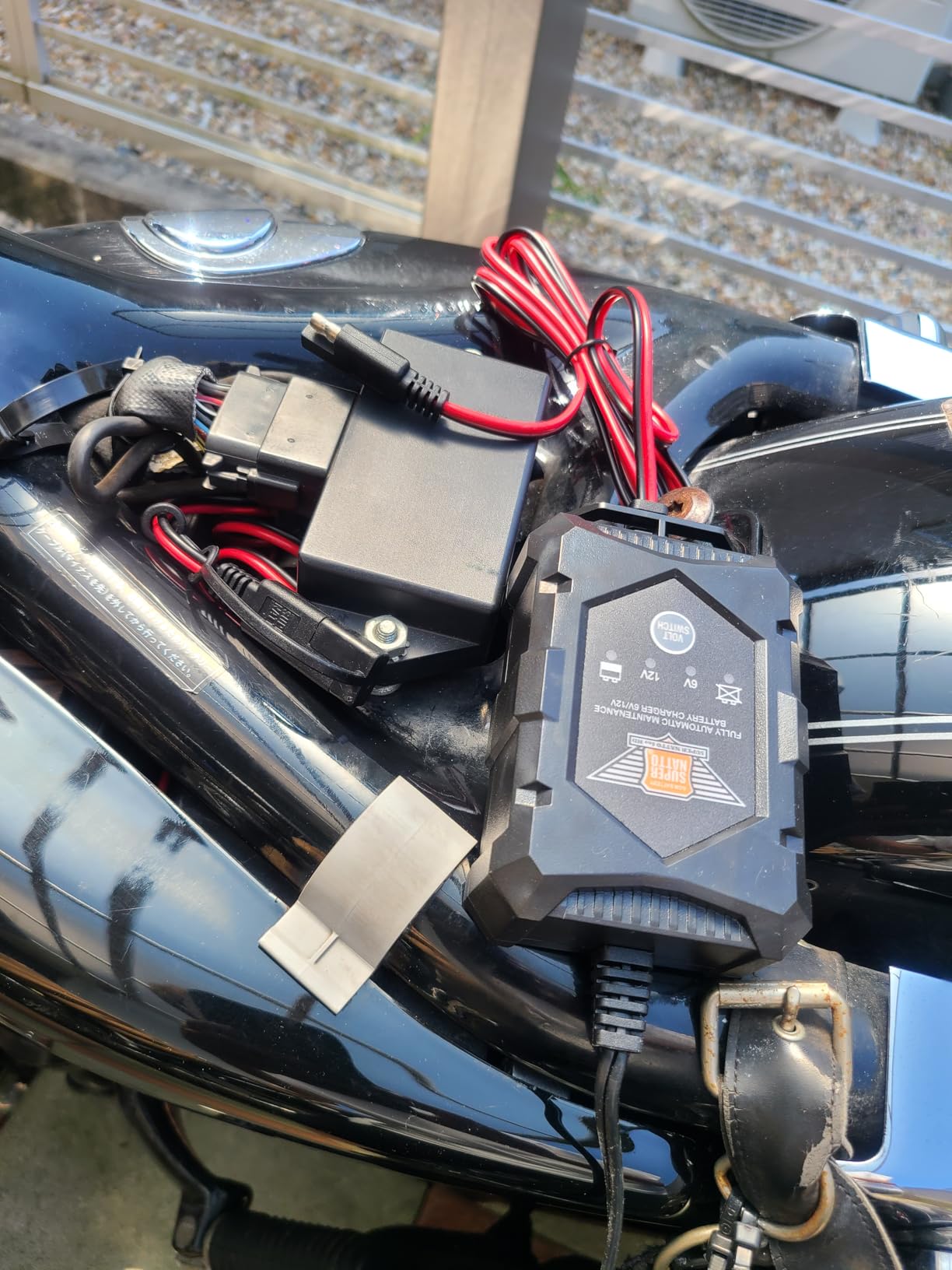 Amazon.co.jp: ハーレー対応 充電器＋AGMバッテリー 65958-04S セット 65958-04A 65958-04B ...