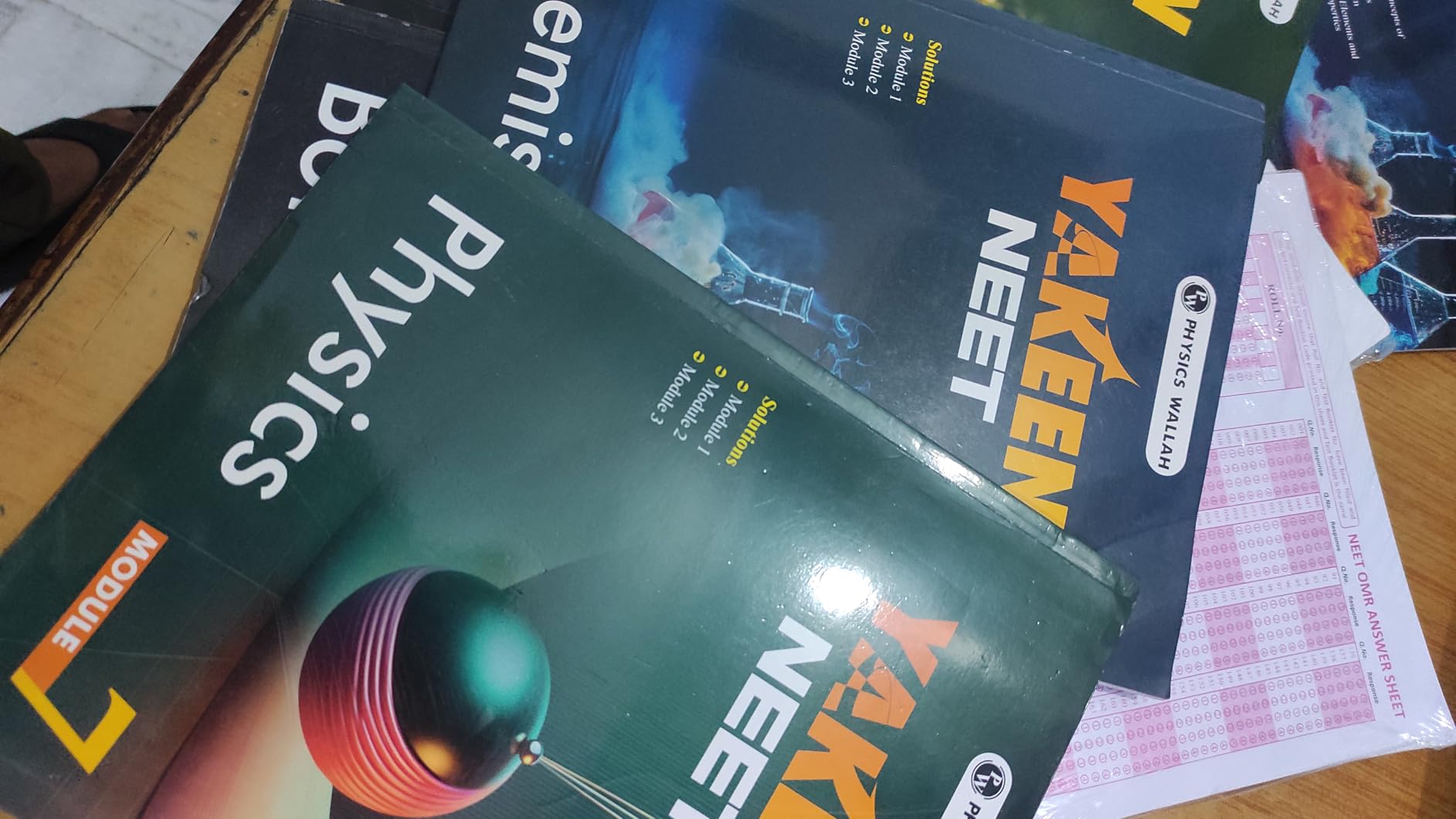 Buy PW Yakeen For NEET Droppers Physics, Chemistry, Botany and Zoology ...
