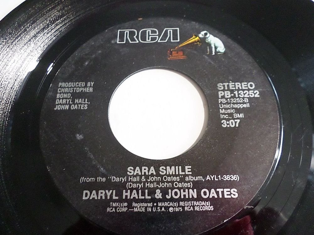 Amazon.com: Daryl Hall and John Oates: Sara Smile/Do What You Want Be ...