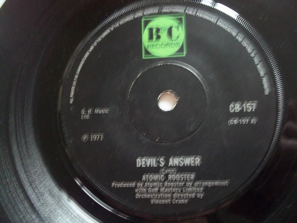 ATOMIC ROOSTER Devil's Answer 7" Single: Amazon.de: Musik-CDs & Vinyl