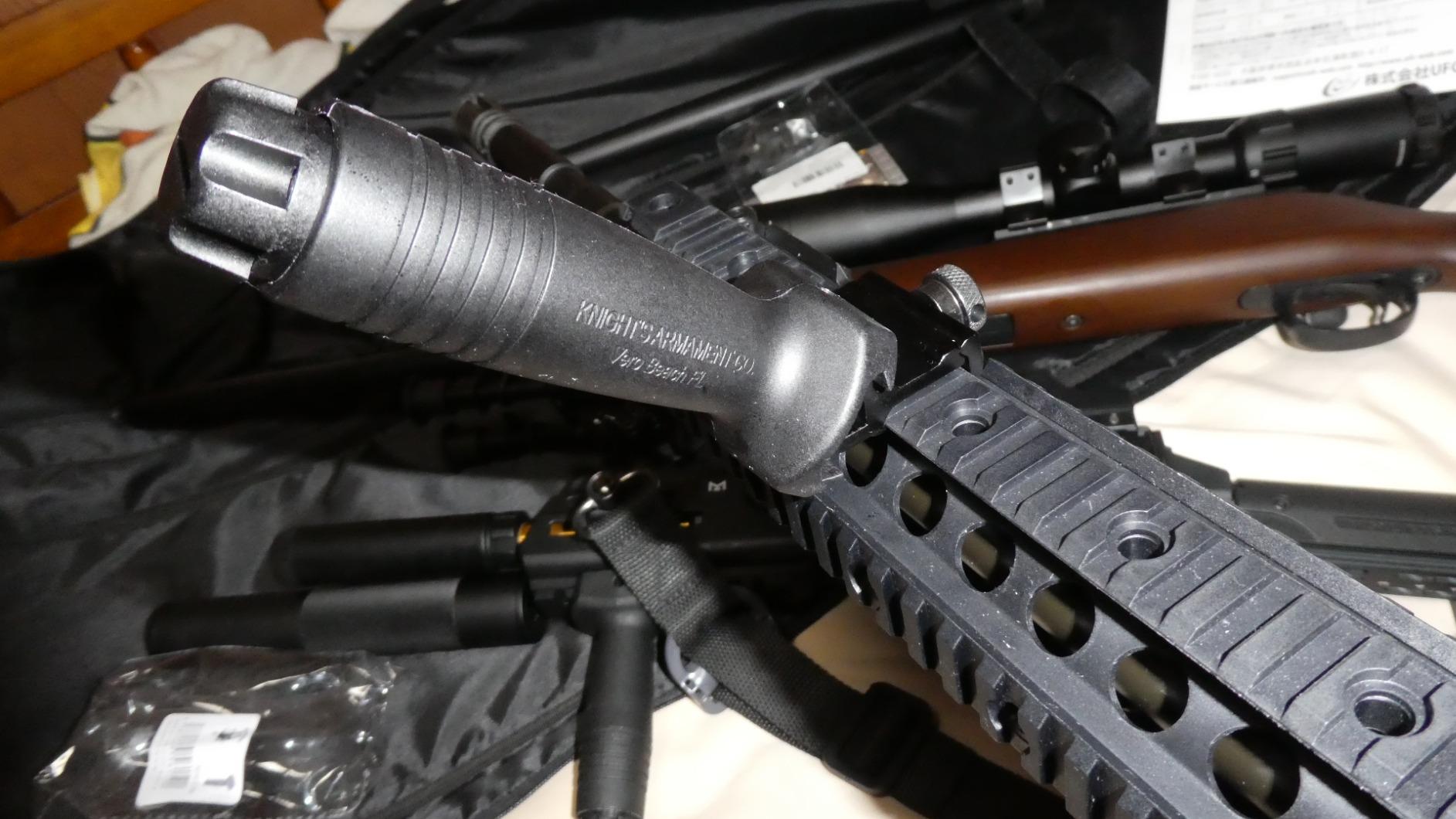 Amazon.co.jp: KNIGHT´S Knights Type Standard Vertical Foregrip BK AK M4 ...