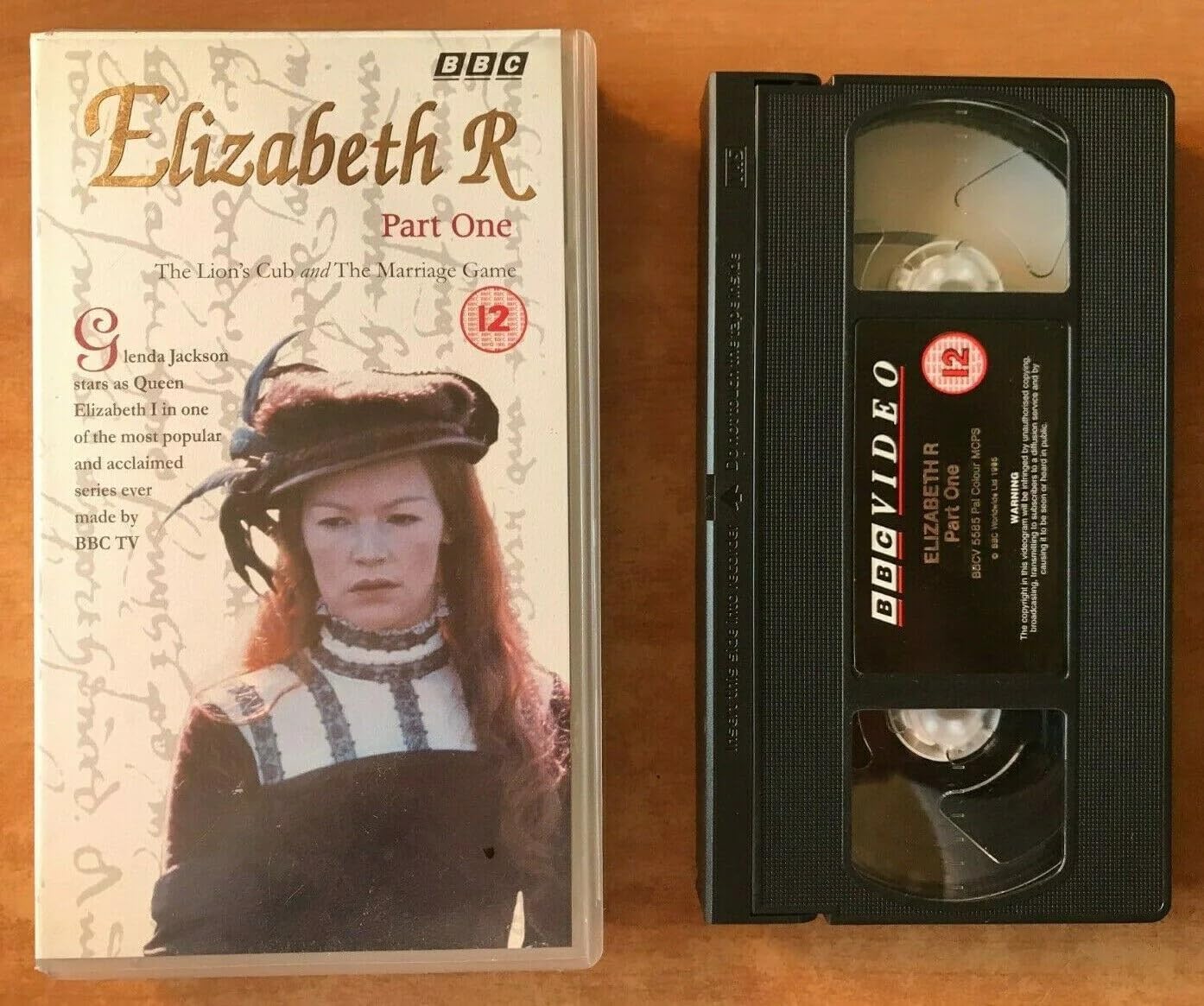 Amazon.com: Elizabeth R [VHS] : Glenda Jackson, Ronald Hines, Robert ...