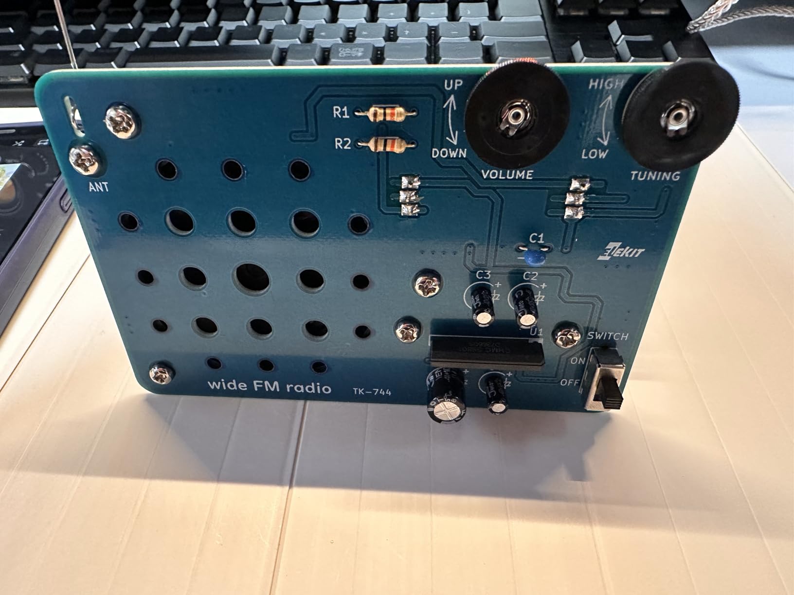 Amazon | ELEKIT(エレキット) ワイドFMラジオ はんだ付けラジオ組立キット TK-744 | ELEKIT | 卓上ラジオ