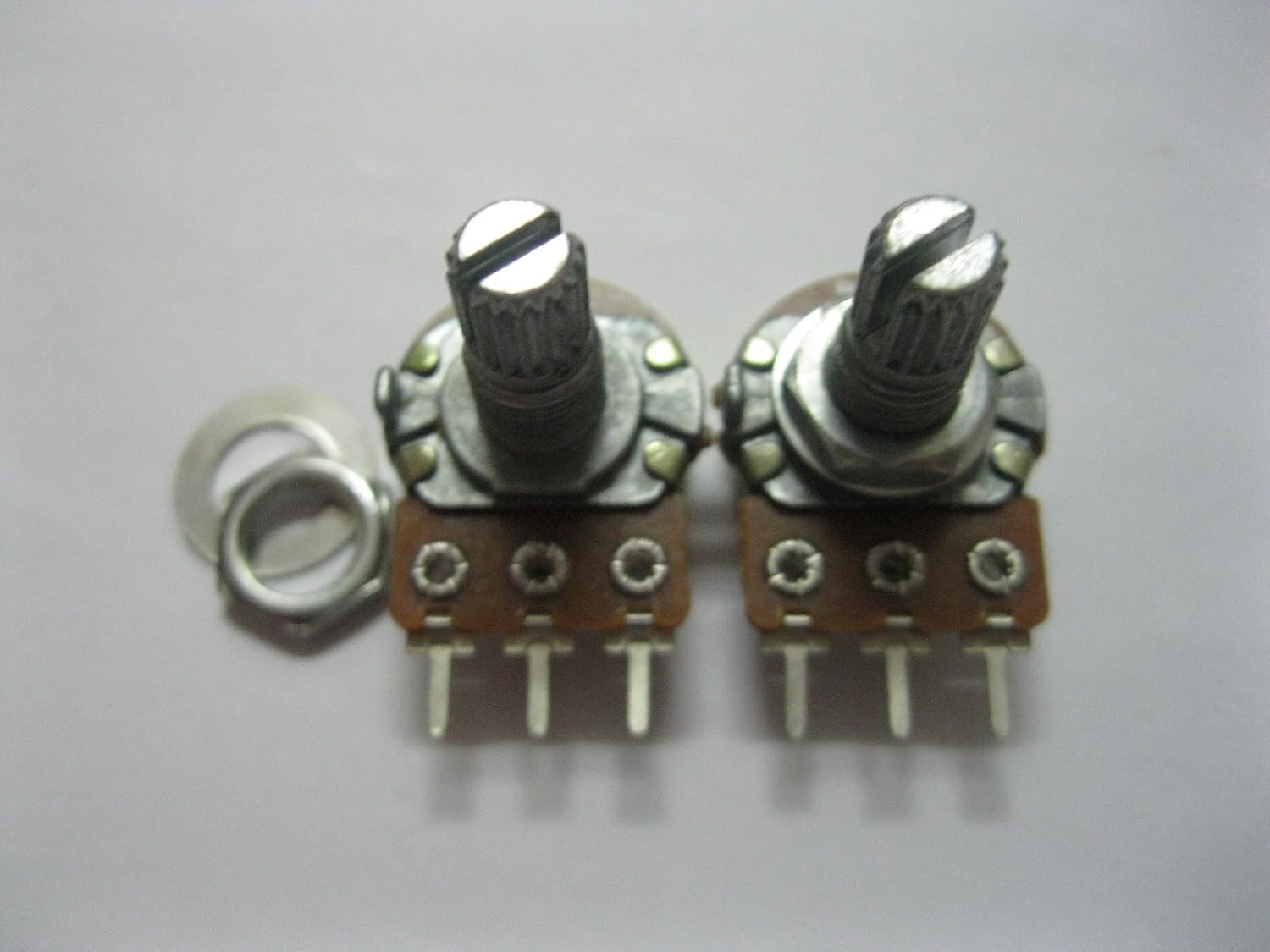 Amazon.com: 20 Pcs B10K Potentiometer Pots Tone control 15mm Shaft S ...