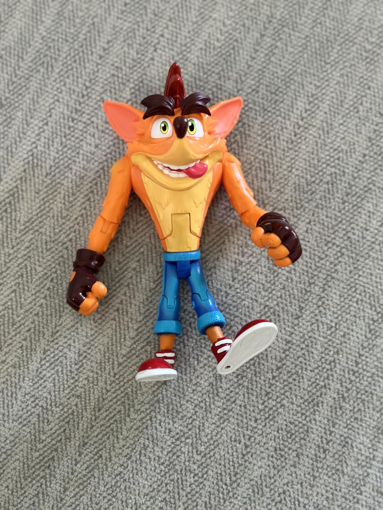 Amazon.com: Crash Bandicoot Bandai Deluxe Edition Action Figure | 16 ...