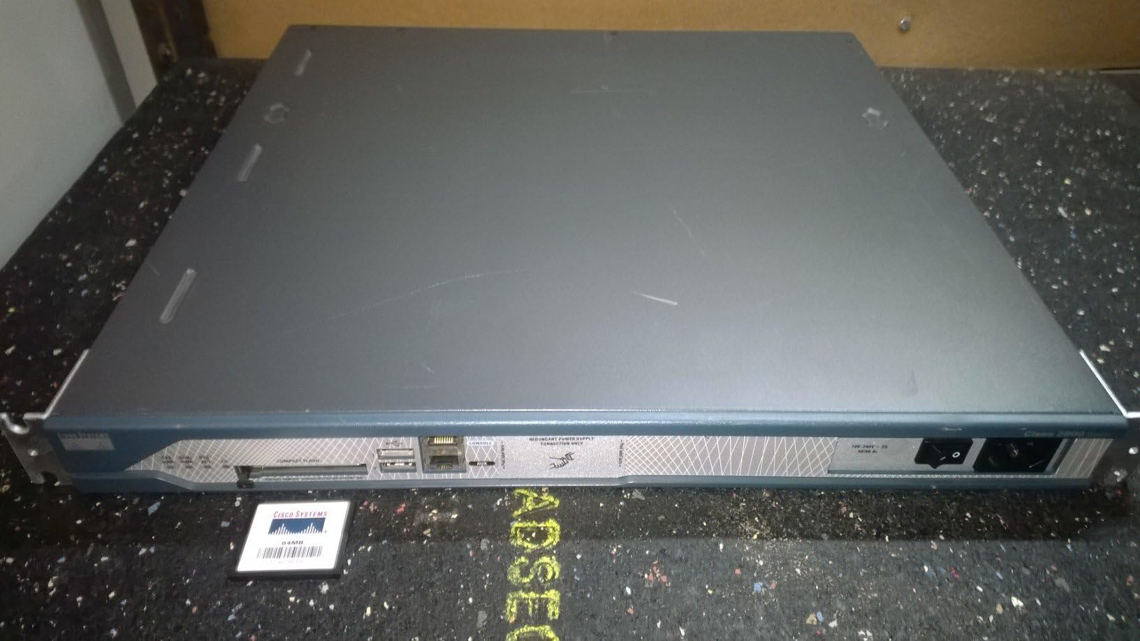 Amazon.com: Cisco CISCO2811 2811 Router de servicios integrados ...