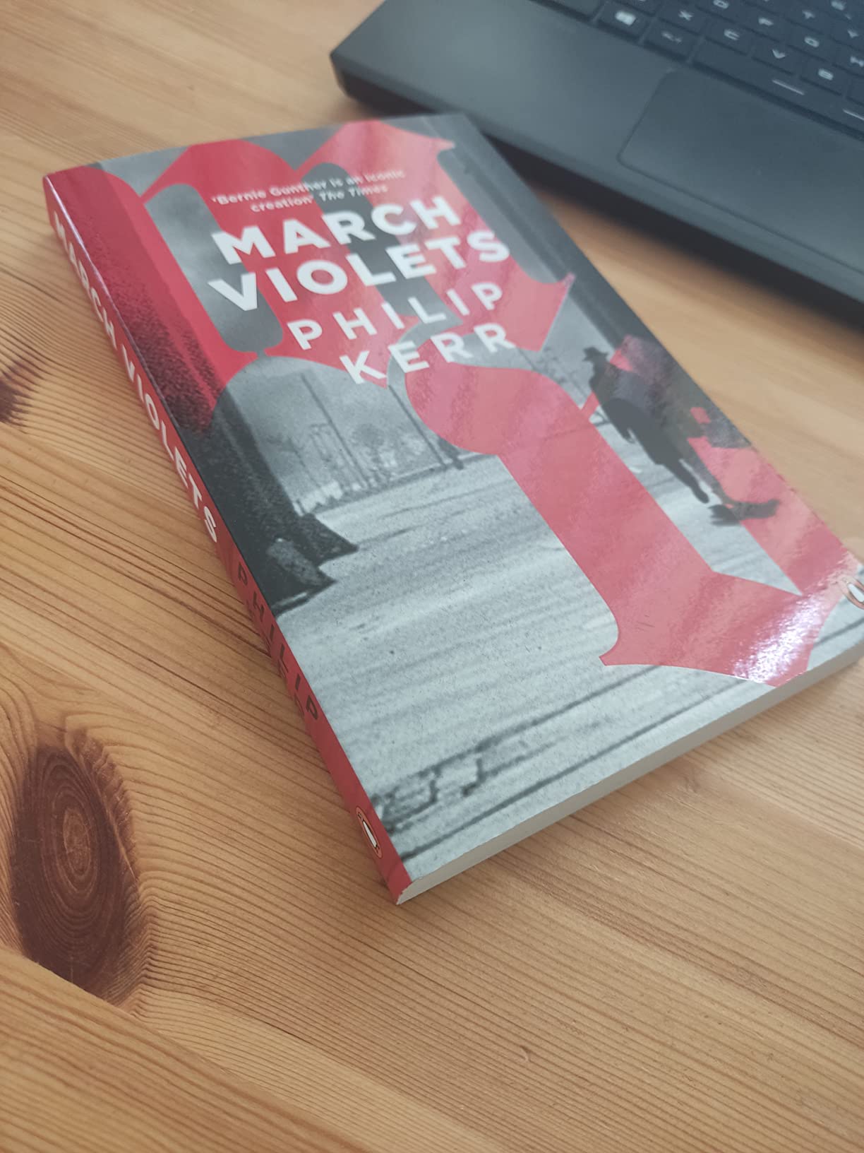 March Violets: Bernie Gunther Thriller 1 (English Edition) eBook : Kerr ...