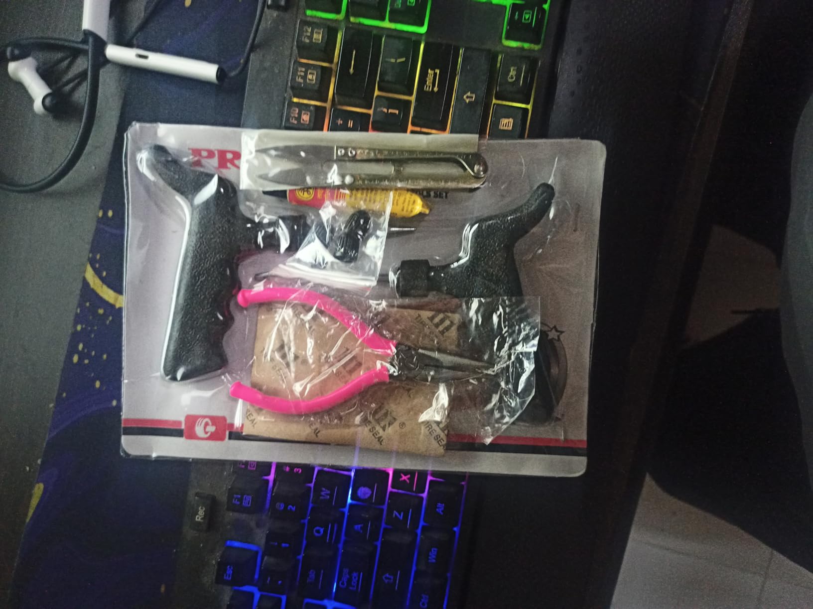 Puncture Wale Premium Tubeless Tyre Puncture Kit for Bike/Car with 4 Valve Cap : Amazon.in: Car ...