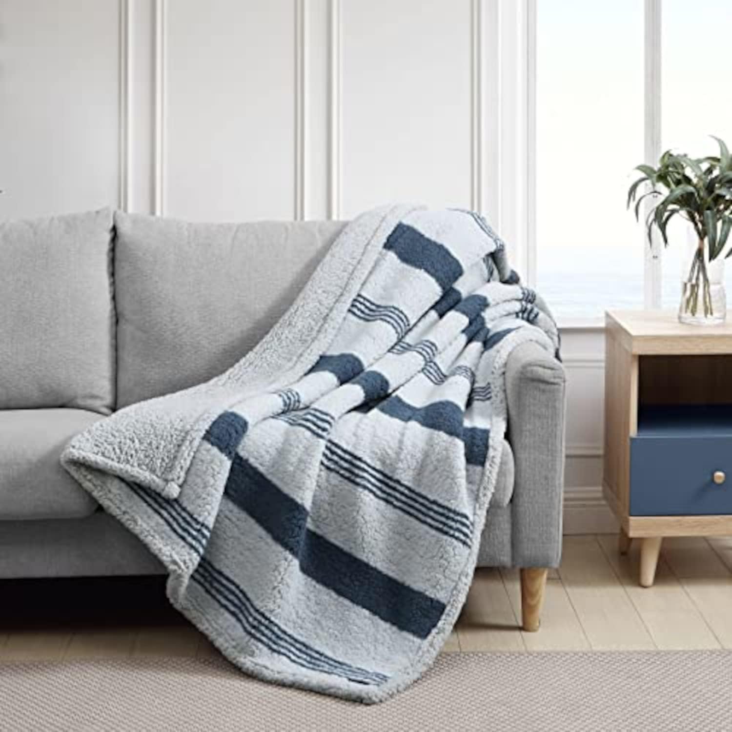 Amazon.com: Nautica - Throw Blanket, Ultra Soft Plush Sherpa Bedding ...