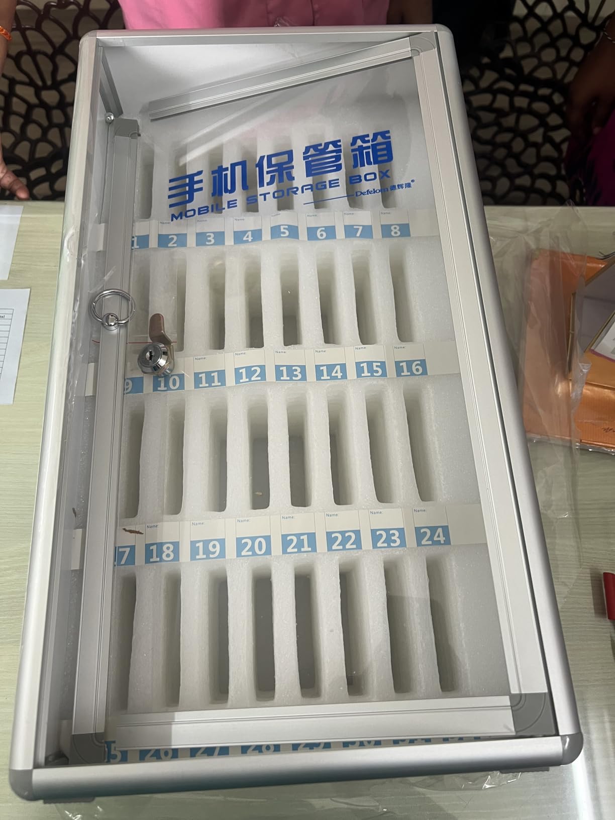 Bellveen Mobile Phone Jail 32 Slots Aluminum Alloy Clear Cell Phones ...