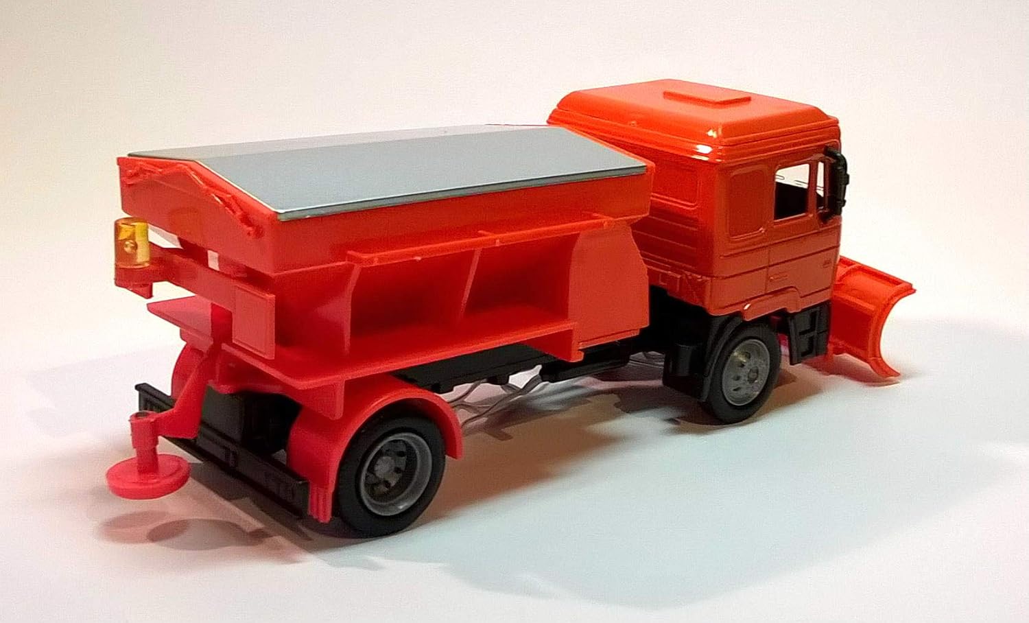 New-Ray Toys MAN F2000 Snow Plough and Gritter Plastic Model Lorry ...