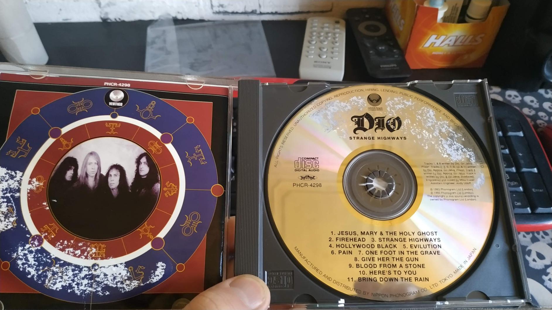 Strange Highways: Amazon.co.uk: CDs & Vinyl