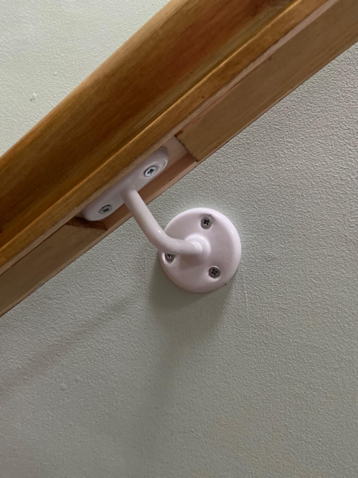 XFORT Set of 4 White Handrail Brackets, Banister Brackets for Stair ...