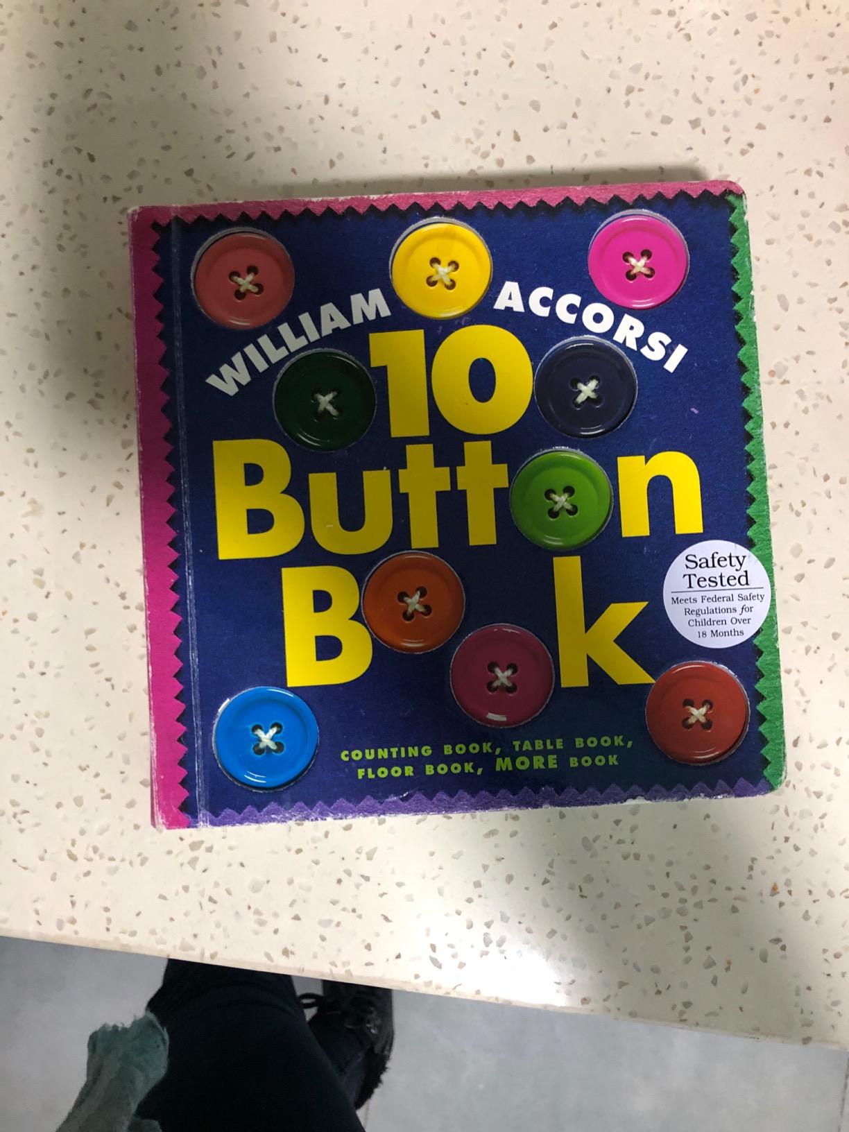 Amazon.com: 10 Button Book: 9780761114987: Accorsi, William: Books