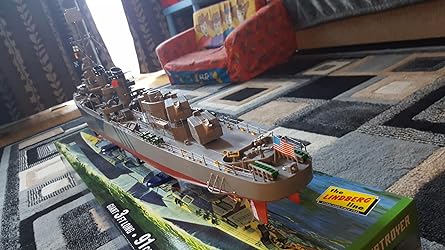 Amazon.com: Lindberg Models LN212 1:125 Blue Devil Destroyer USS Melvin ...