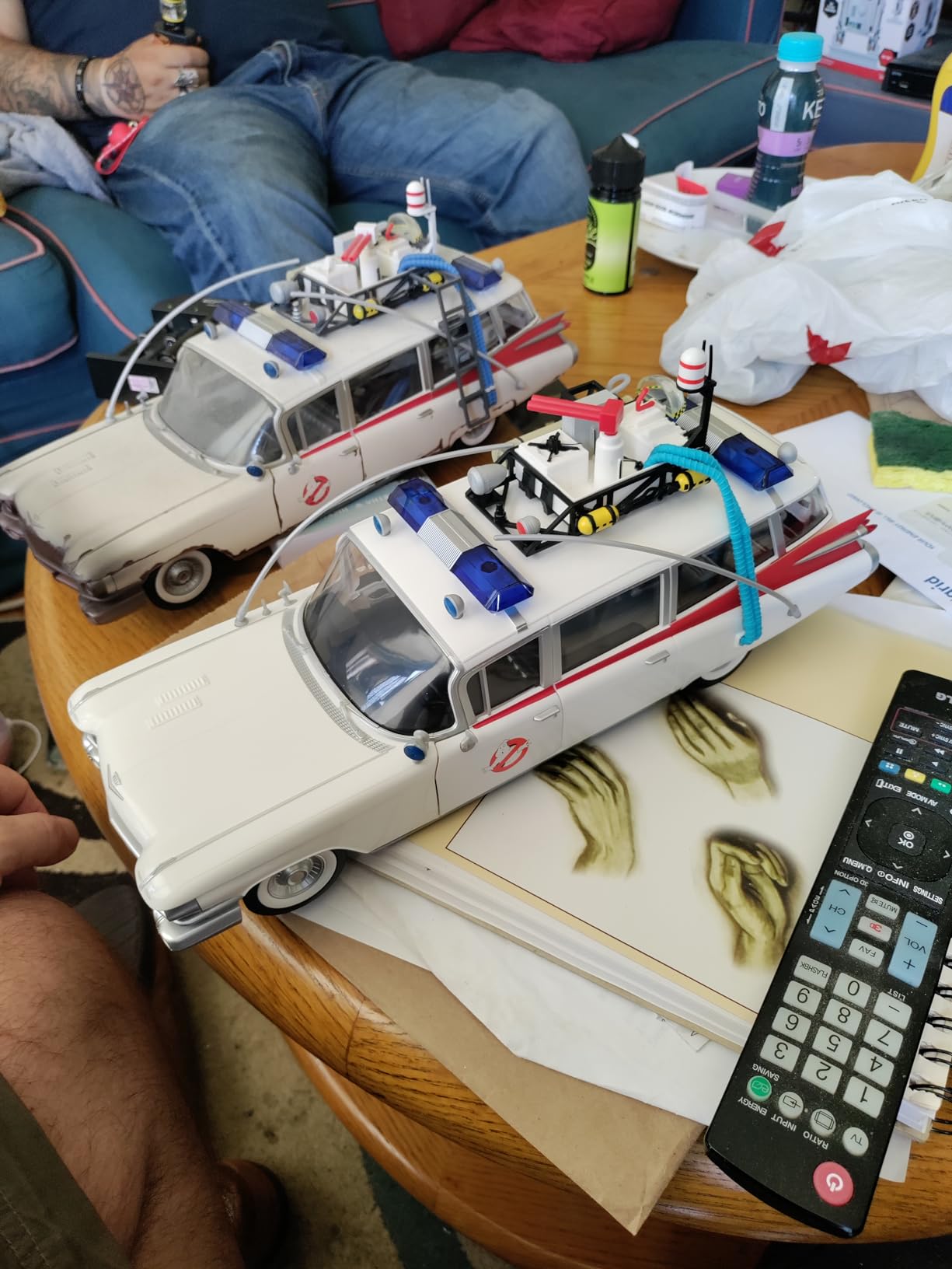 Amazon.com: Ghostbusters Plasma Series Ecto-1 (1984), 1:18 Scale Toy ...