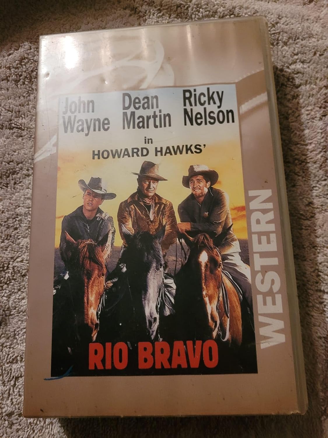 Amazon.com: Rio Bravo [VHS] : John Wayne, Dean Martin, Ricky Nelson ...