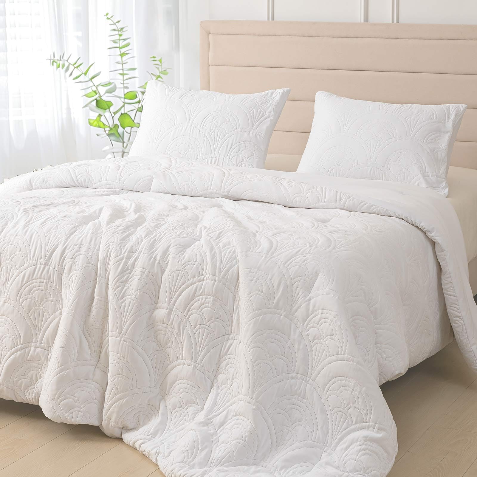 Amazon.com: Luxurious Garden Walk Bedding | Sophisticated Polyester ...