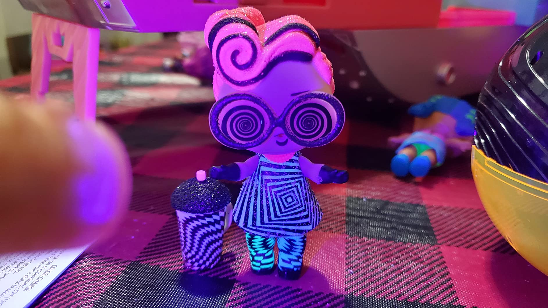 $4/mo - Finance L.O.L. Surprise! Lights Glitter Doll with 8 Surprises ...