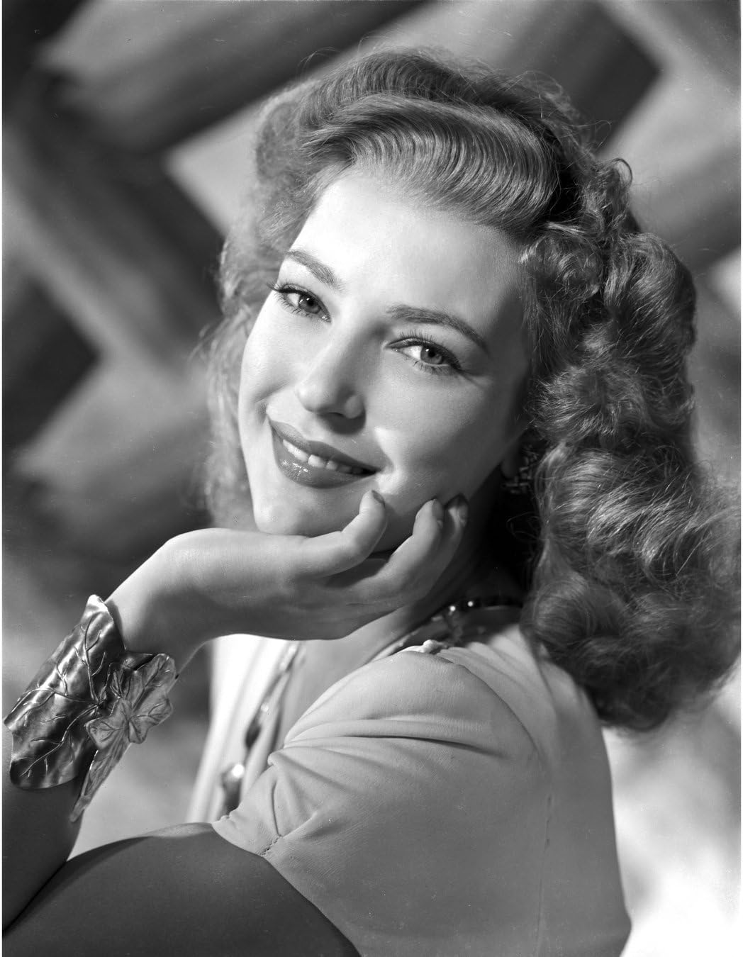 Amazon.com: Globe Photos ArtPrints June Duprez Leaning On Her Hand ...