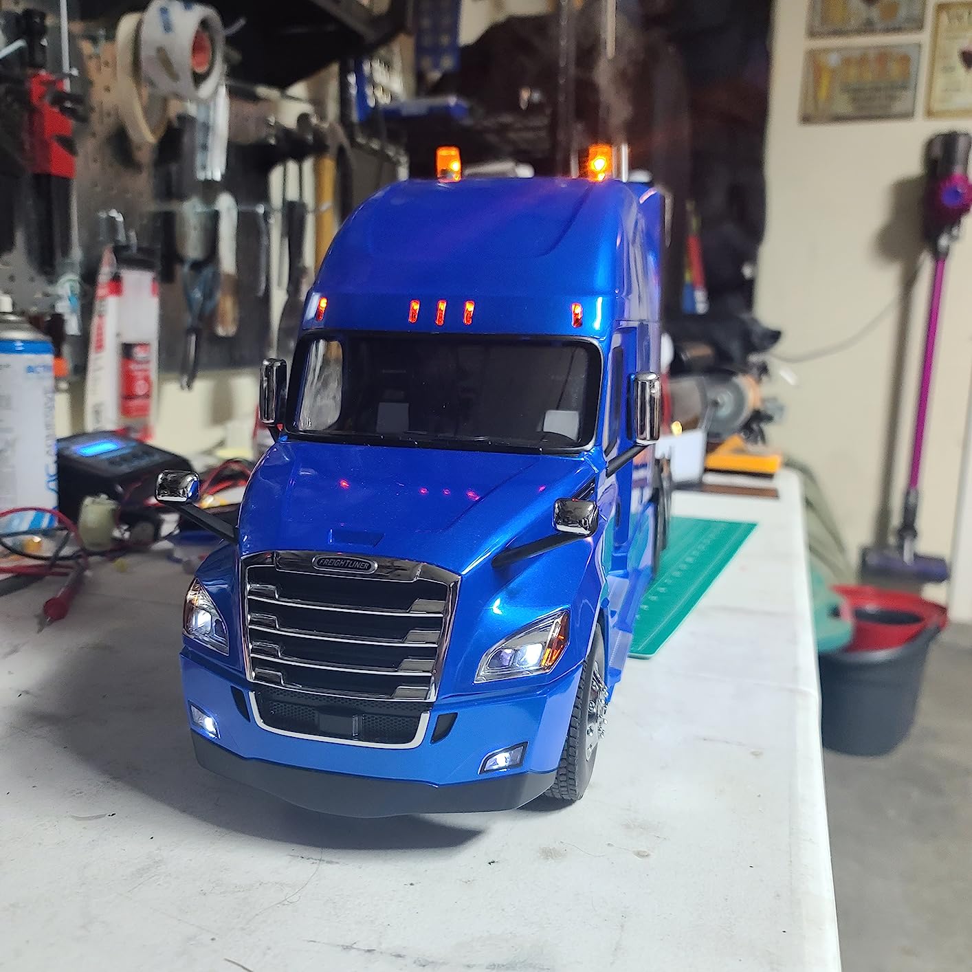 $11/mo - Finance Diecast Masters 1/16 Radio Control Freightliner ...