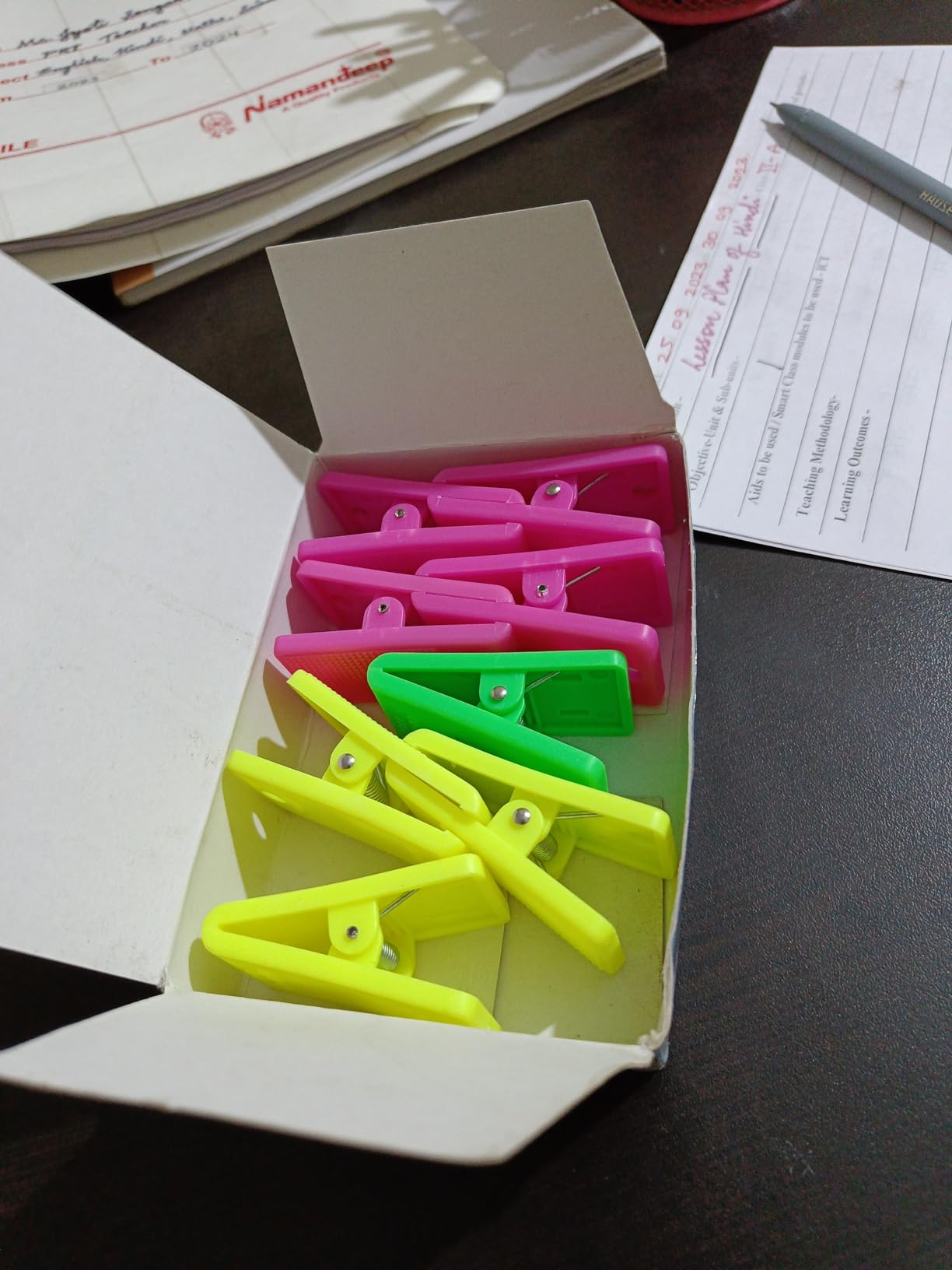 Omega Paper Clips Rectangular Medium : Amazon.in: Beauty