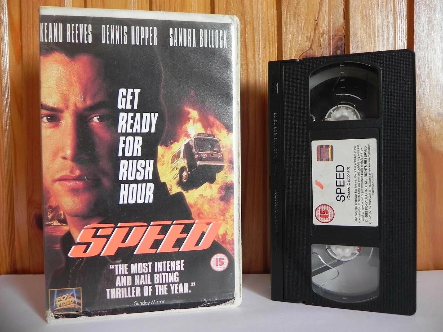 Amazon.com: Speed [VHS] : Keanu Reeves, Dennis Hopper, Sandra Bullock ...
