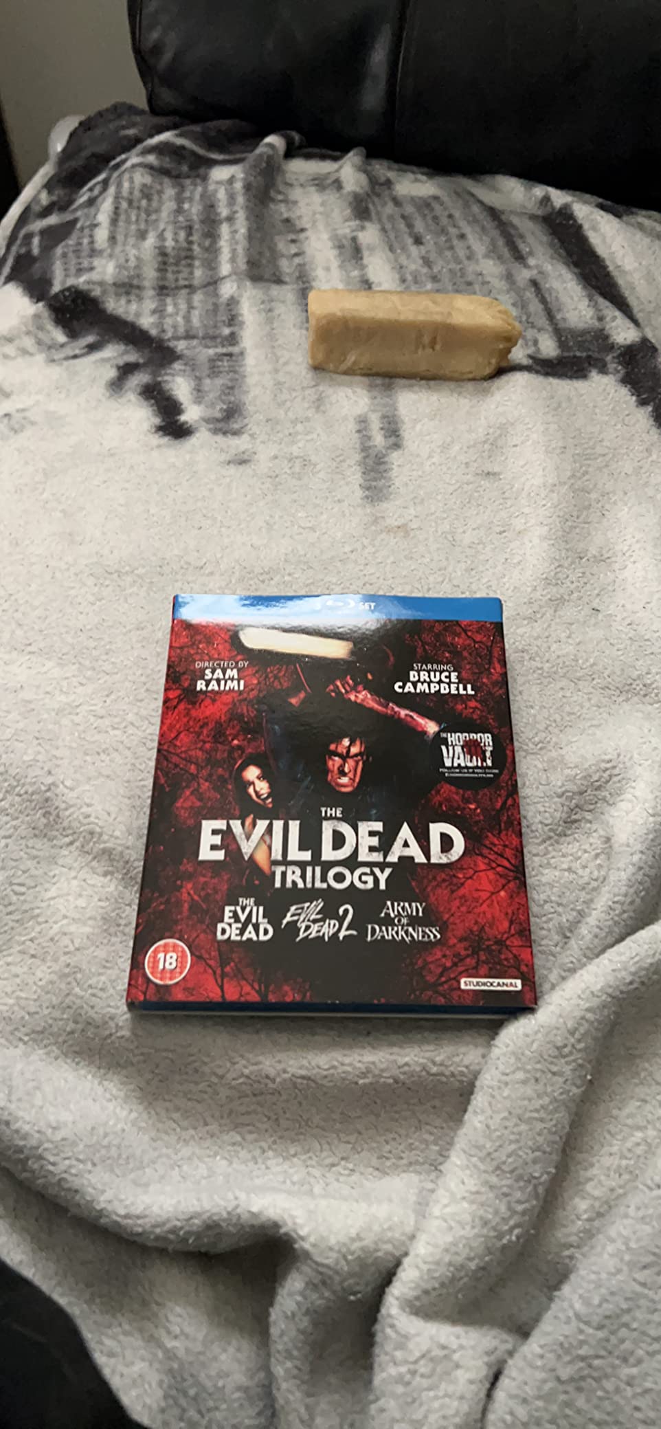 Evil Dead Trilogy [DVD]: Amazon.co.uk: Bruce Campbell, Ellen Sandweiss ...