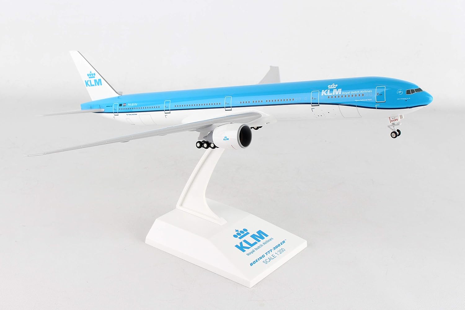 Amazon.com: Daron SkyMarks KLM 777-300ER W/Gear 1/200 (SKR951) : Arts ...