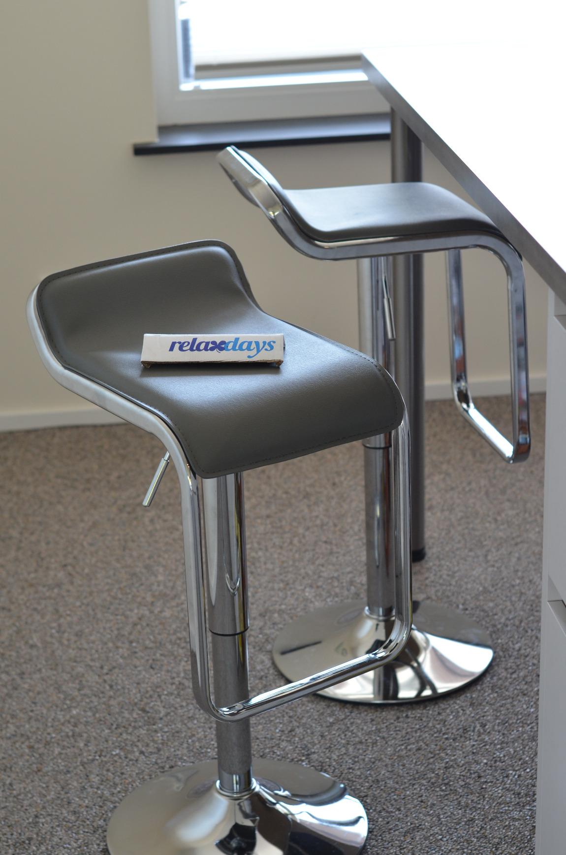 Relaxdays Barhocker 2er Set, höhenverstellbar, drehbar, bis 120 kg ...