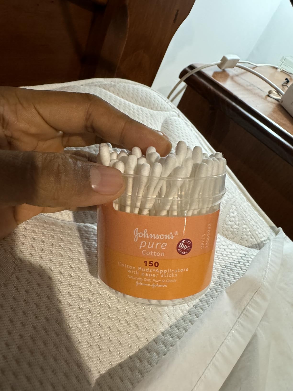 Johnson's Pure Cotton Bud Applicators With Paper Sticks 150 Pack ...