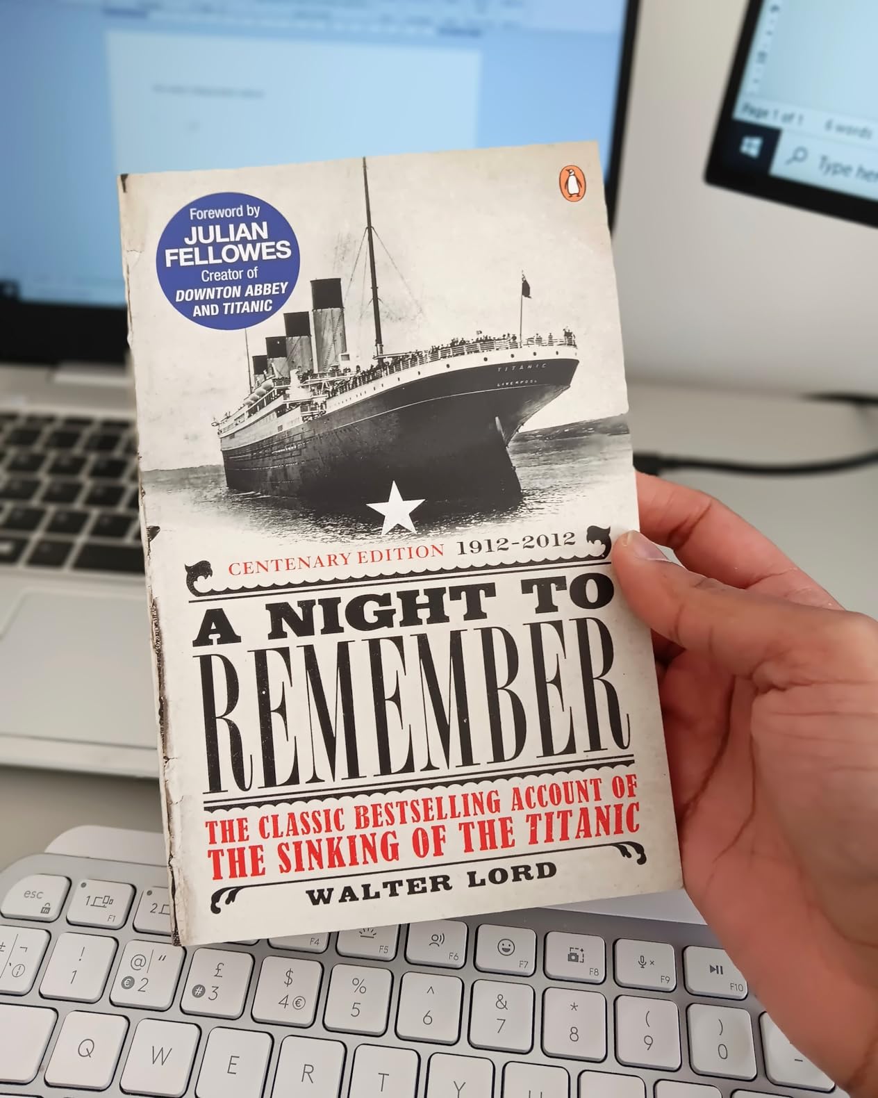 A Night to Remember: The Classic Bestselling Account of the Sinking of ...