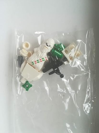 Amazon.com: LEGO Star Wars - Exclusive Snow Chewbacca Minifigure (From ...