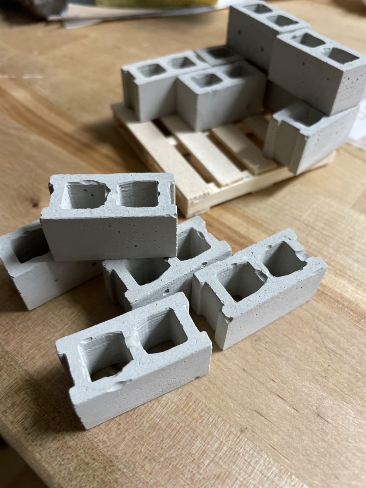 Amazon.com: Acacia Grove Mini Cinder Blocks with Pallet, 1/12 Scale (12 ...