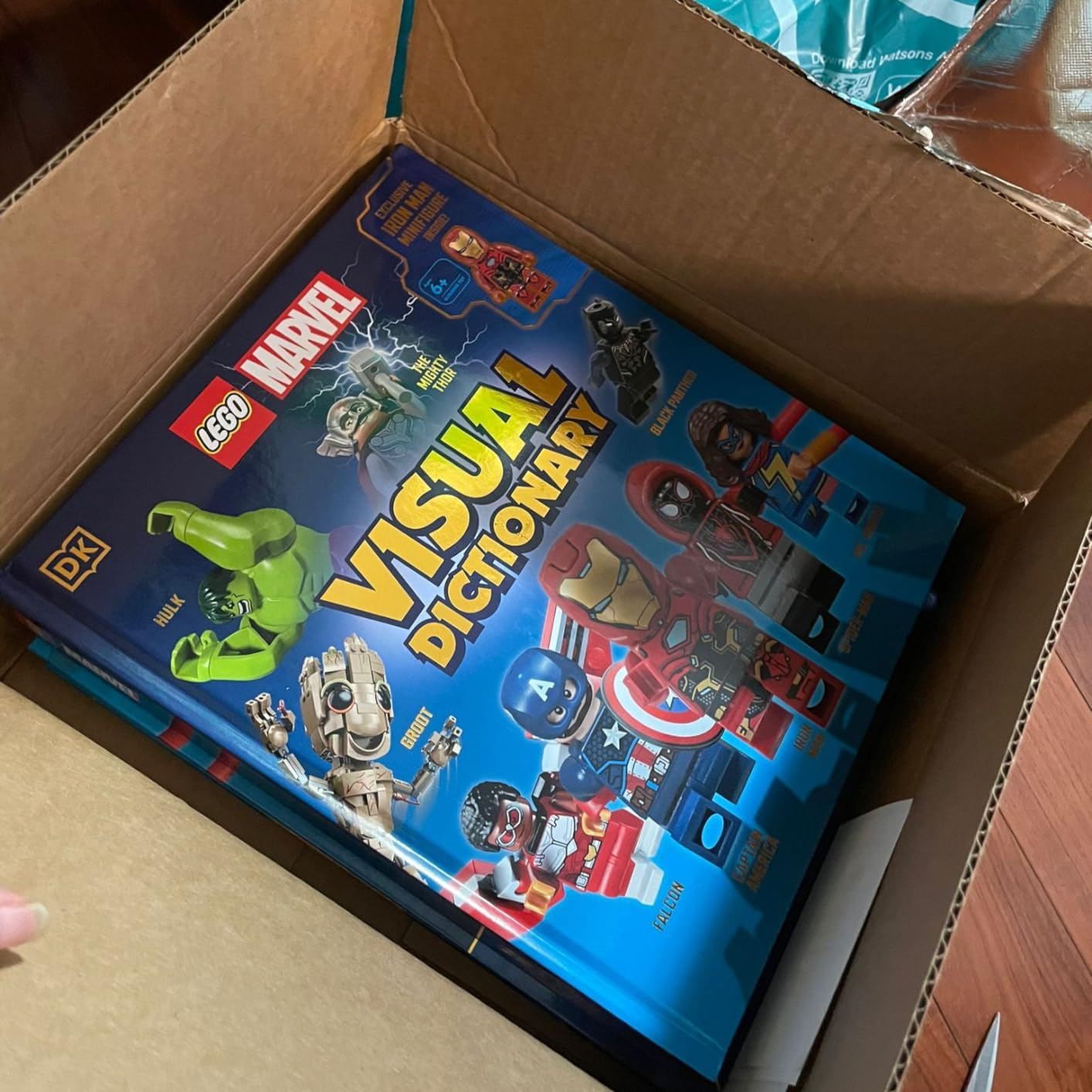 LEGO Marvel Visual Dictionary: With Exclusive Iron Man Minifigure: Hugo ...