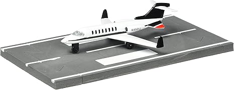 Amazon.com: Daron Worldwide Trading Runway24 Private Jet Vehicle : Toys ...