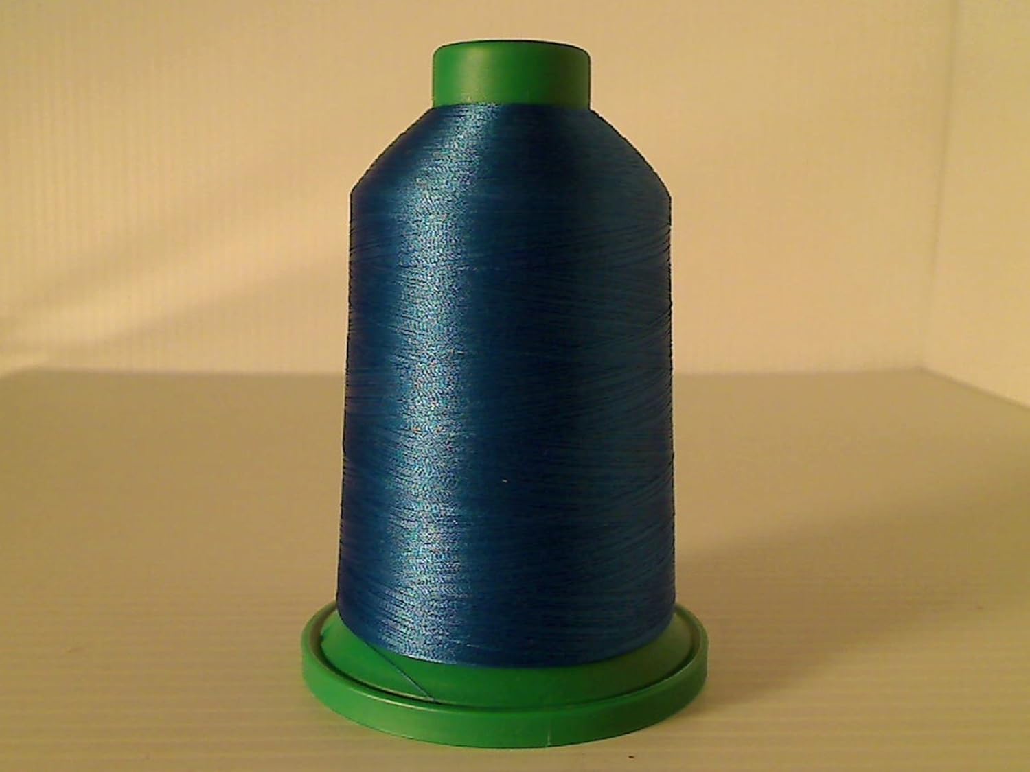 Amazon.com: Isacord Embroidery Thread 1000M 40W POLY 3902 : Arts ...