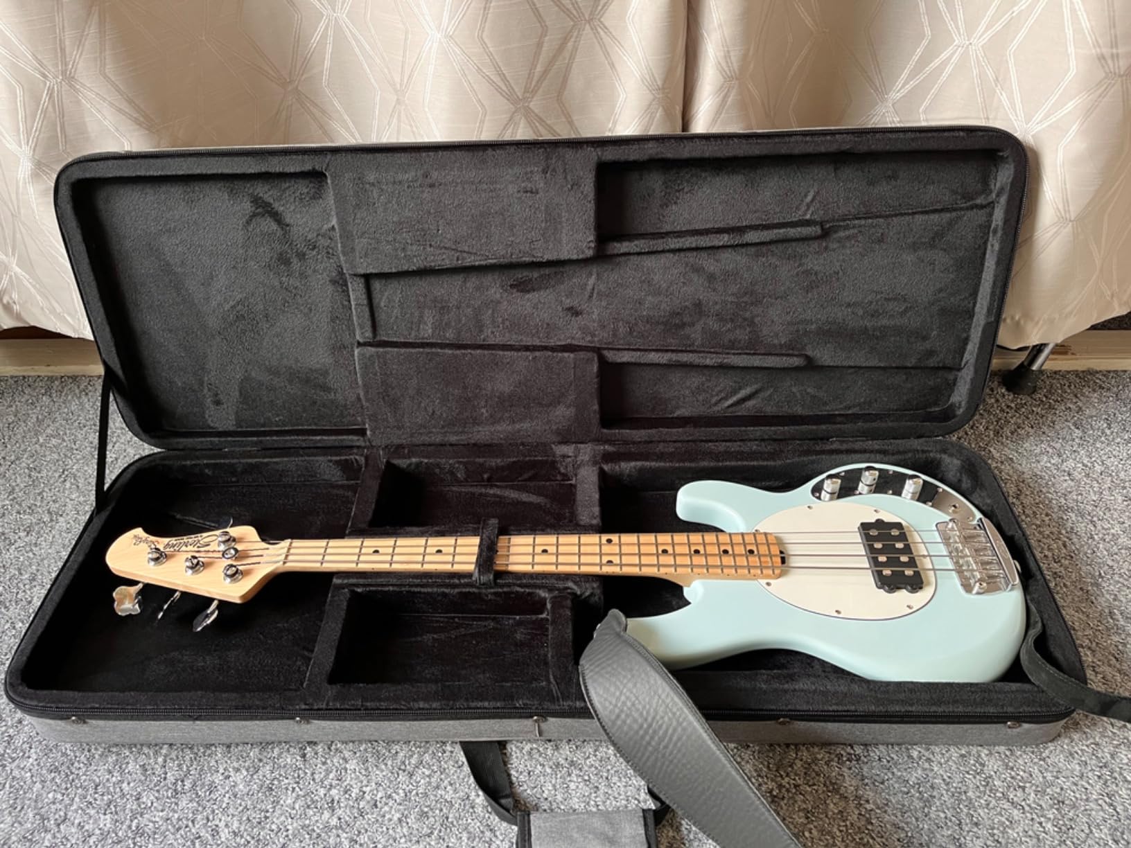 Lindo Short Scale Electric Bass Guitar Eco Hard Case | Plush Lined with ...