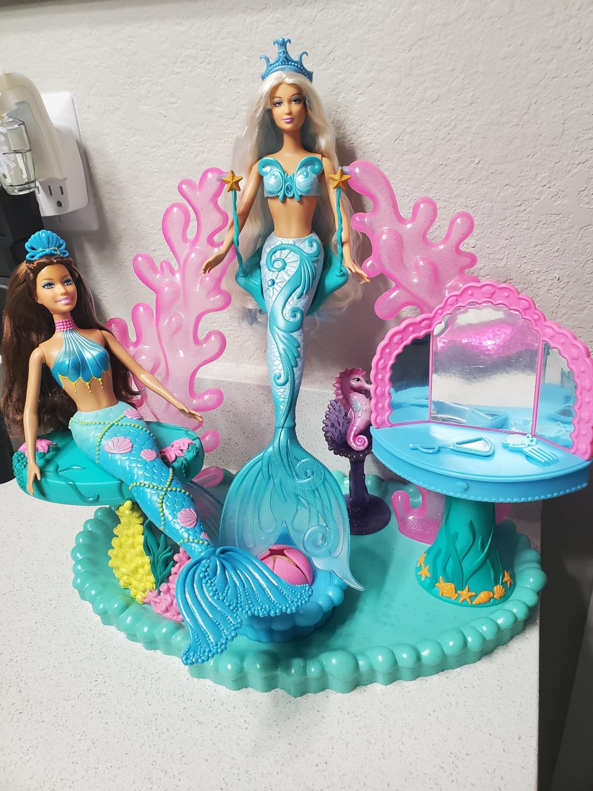 Amazon.com: BARBIE Splash & Style Mermaid Doll with Seahorse : Toys & Games