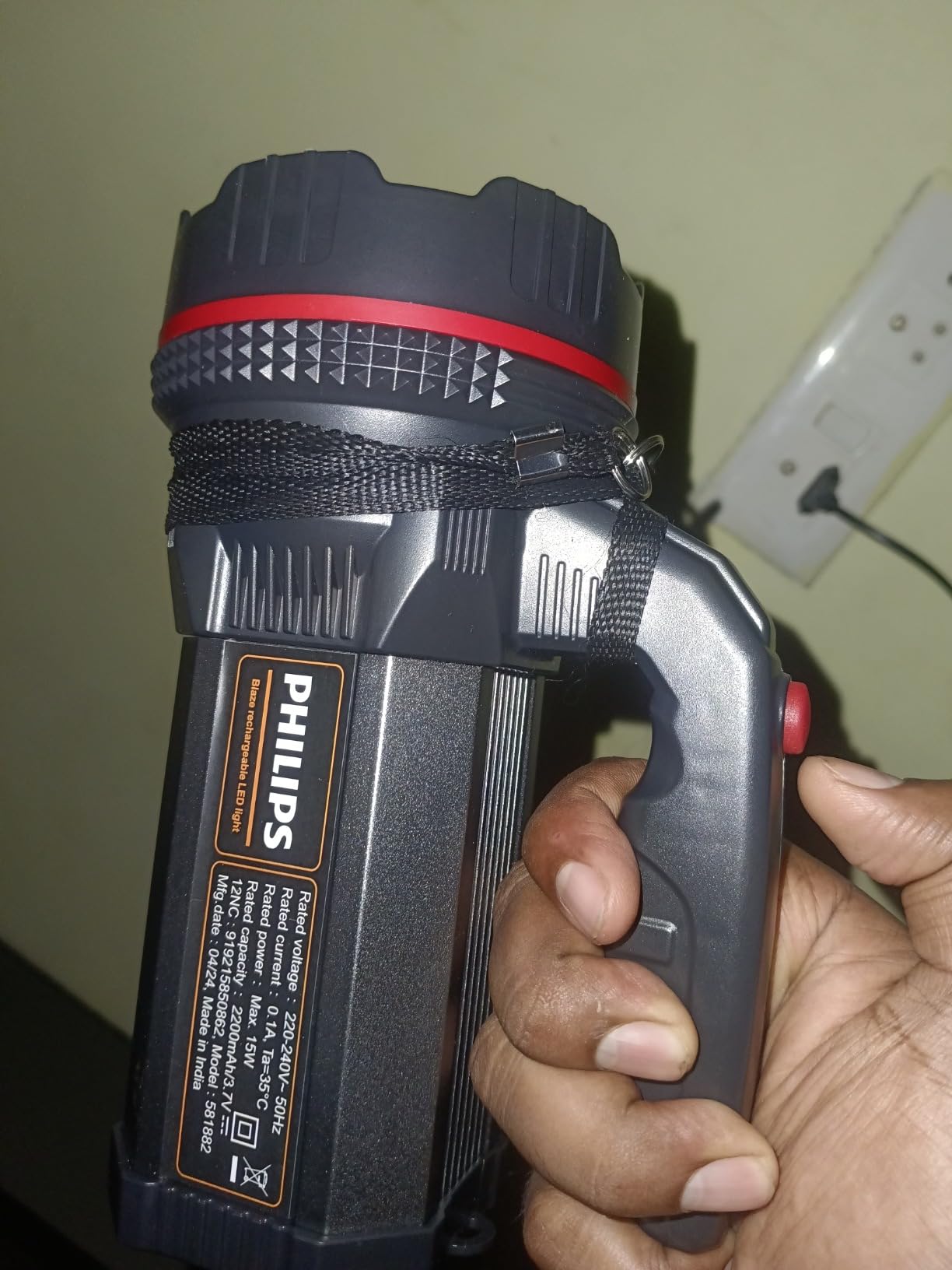 PHILIPS Blaze Multi-Functional Long Range LED Torch with Rechargeable ...