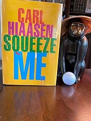 Amazon.com: Squeeze Me: A novel: 9781524733452: Hiaasen, Carl: Books