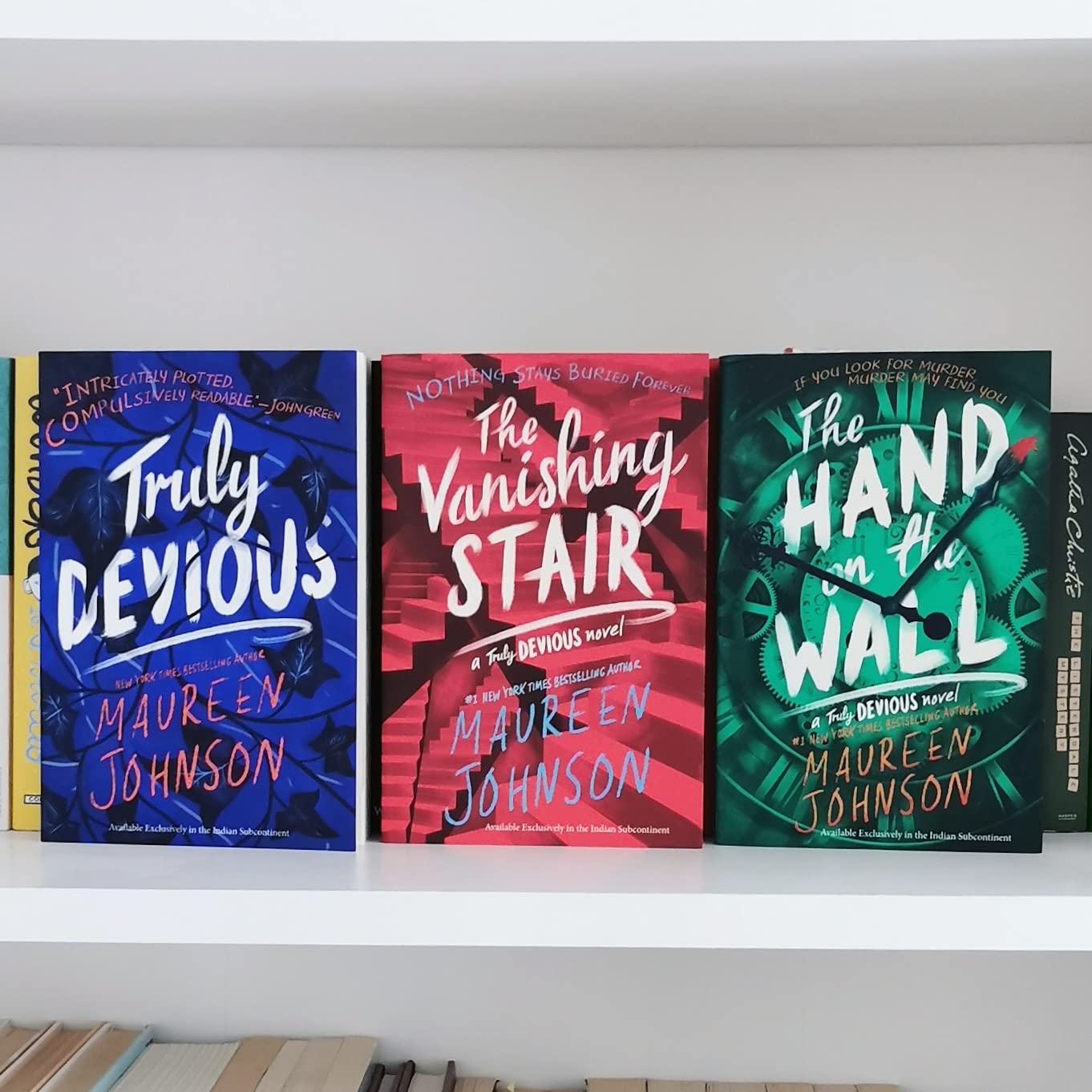 Truly Devious 3-Book Box Set : Maureen Johnson: Amazon.in: Books